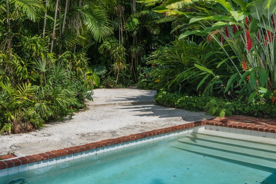 Architect Mark Hampton's Loquat House is On the Market - Gridics