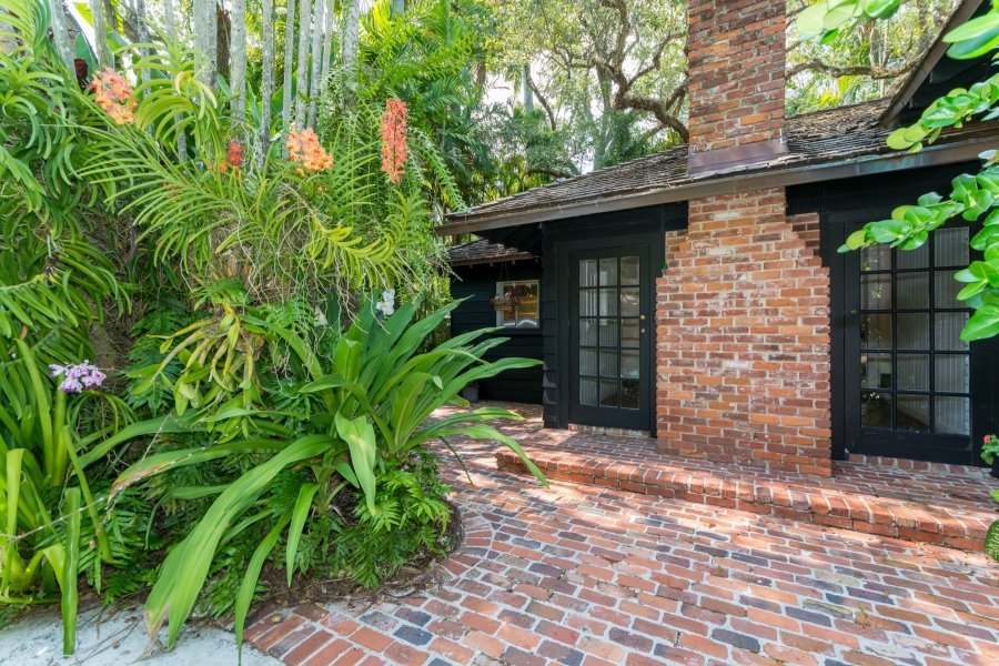 Architect Mark Hampton's Loquat House is On the Market - Gridics